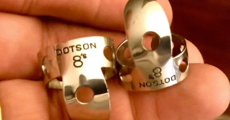 How to Wear Banjo Picks Right: Instructions for Fingers and Thumbs